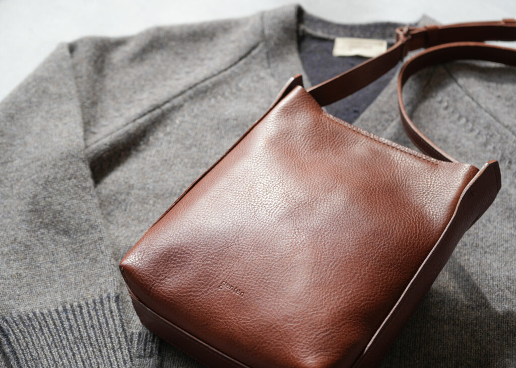 冬を纏うバッグ｜新色ココア・アイボリー、gentenの本革3型 – genten